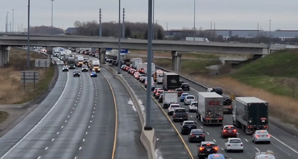 Two policemen face court for wrong-way 401 crash: SIU - Durham Post